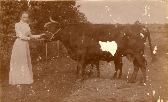 37 Lovely Photos That Show Farm Ladies Over 100 Years Ago ~ Vintage ...