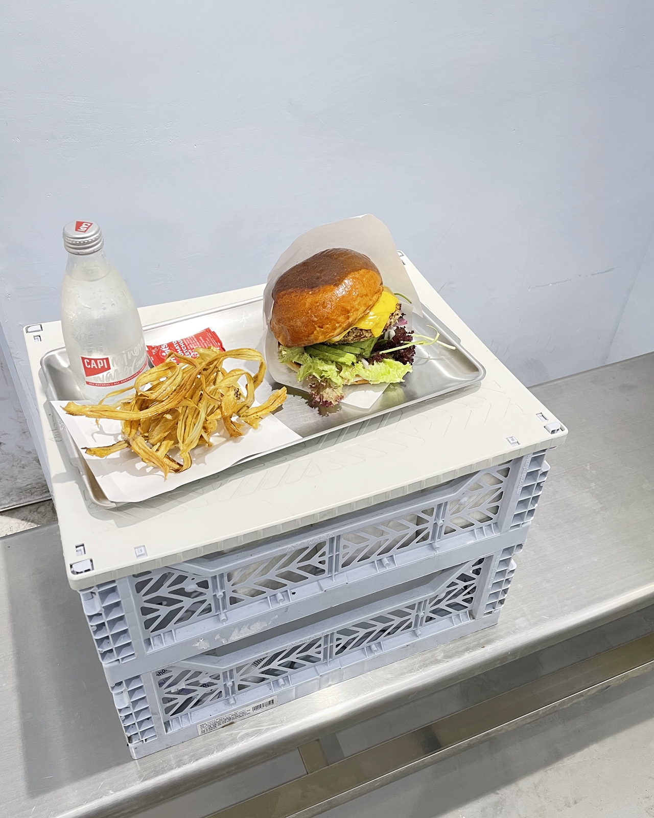 [香港素食] 西營盤 | Mirror Burger：燕麥脆皮高纖手工素食漢堡 炸牛蒡絲邪惡又養生 | 《早晨DAILY》