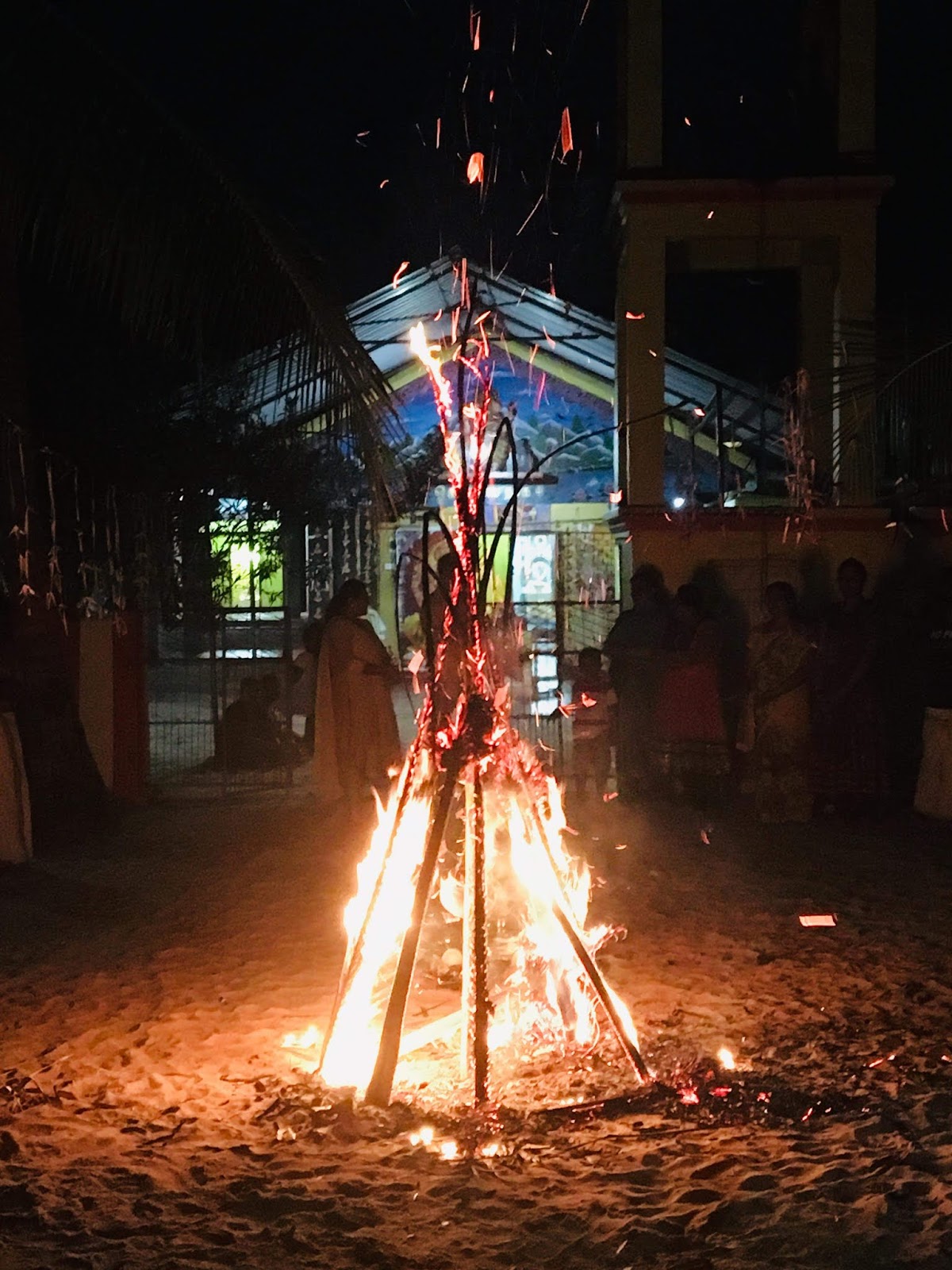 சொக்கப்பானை சுடும் நிகழ்வு. - Karaitivu.org