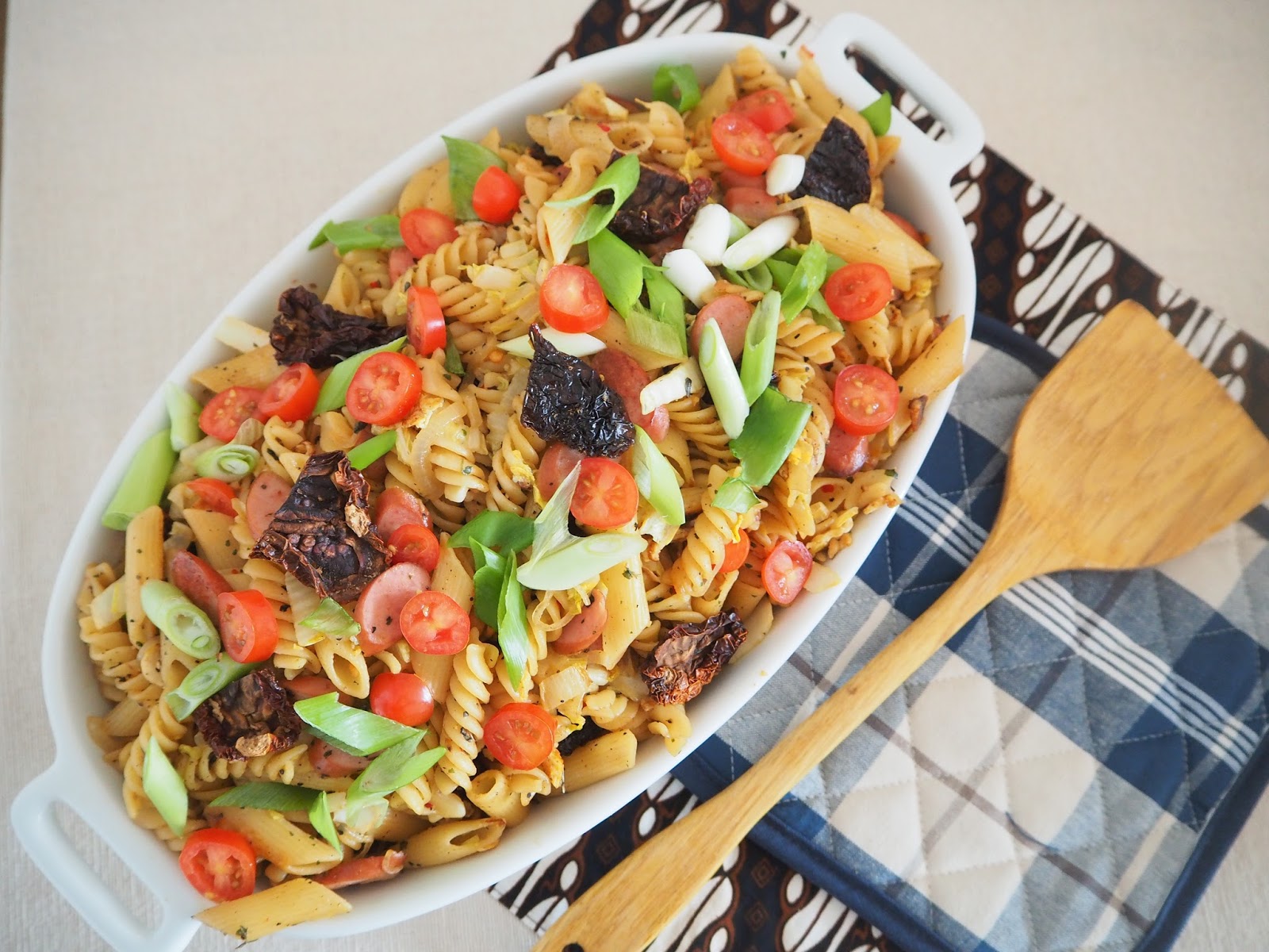 STIR FRY FUSILLI & PENNE RIGATE PASTA WITH DRIED & CHERRY TOMATO ...