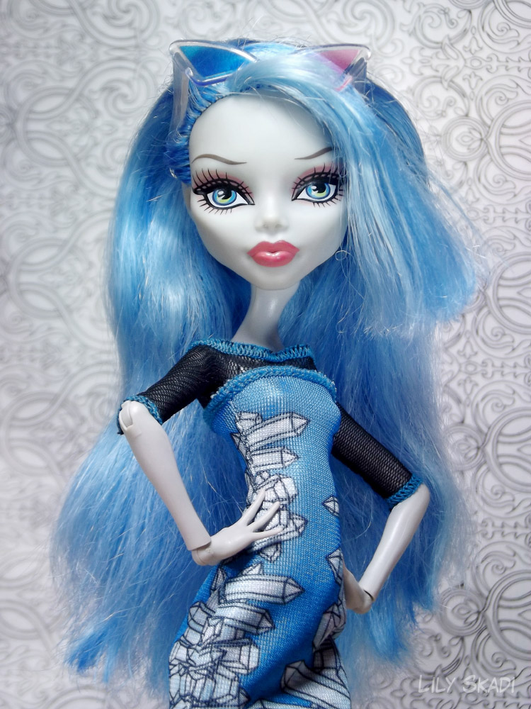 Genwaku: Introducing Ghoulia Yelps · Presentando a Ghoulia Yelps