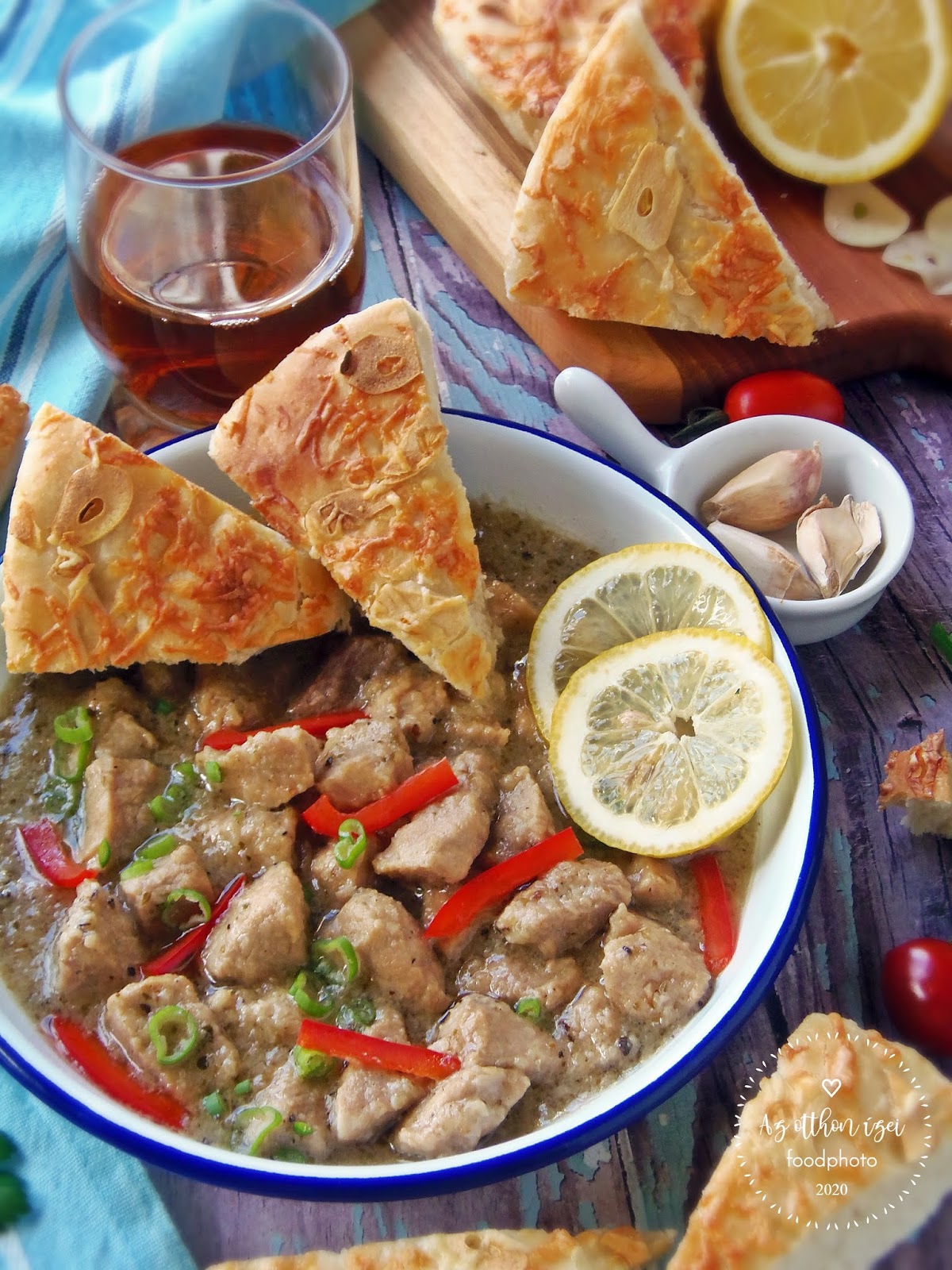 Az otthon ízei: Riganato fokhagymás pizzakenyérrel