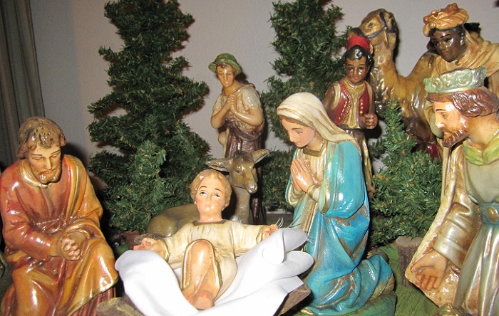Ruthlynn's World: Old Nativity Restored