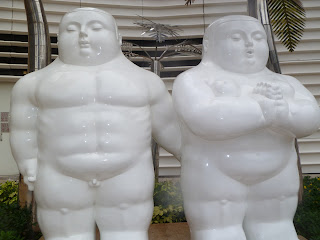 Tammy Moves To HONG KONG: FASCINATED BY THE INAPPROPRIATE STATUES ...