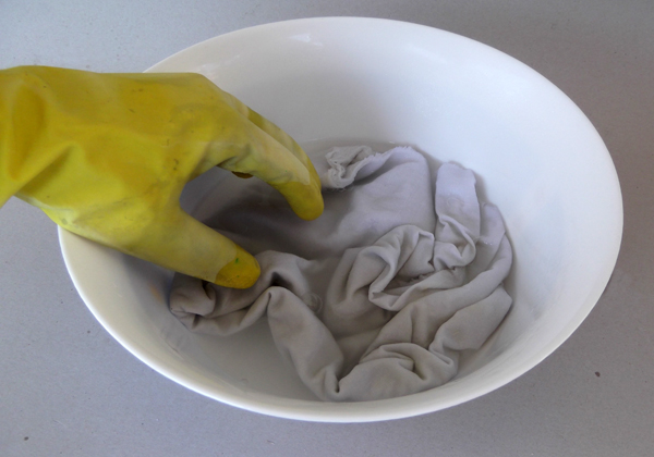 Textile Arts Now: Dip-dyeing fabrics with two colors