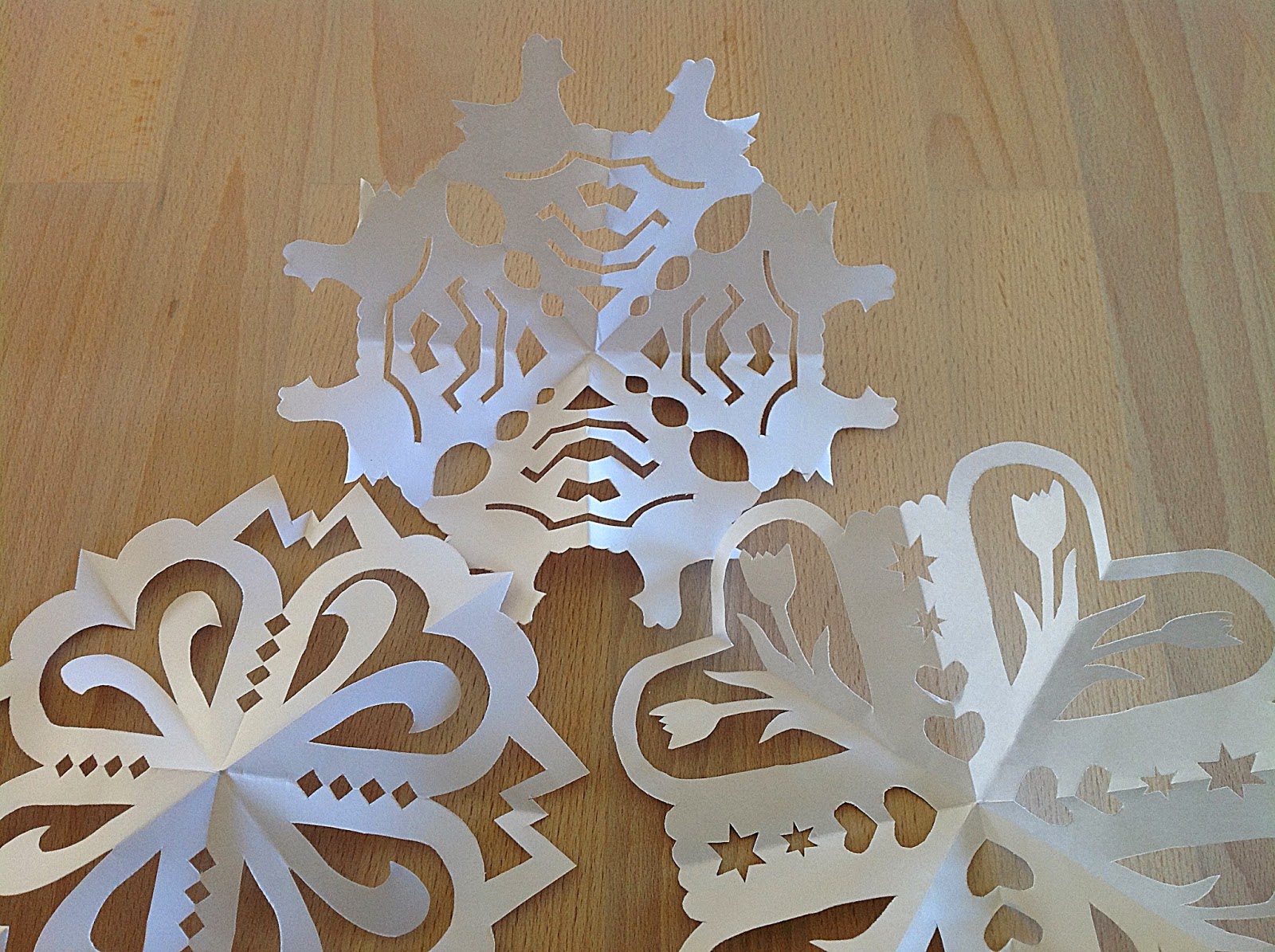 Bellas bedrifter: Gækkebreve og -vers...