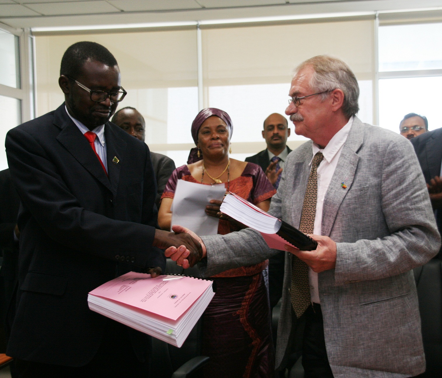 MWANATANGA BLOGSPOT: BARABARA YA SEGERA MKUMBARA SAME YAANZA KUJENGWA ...