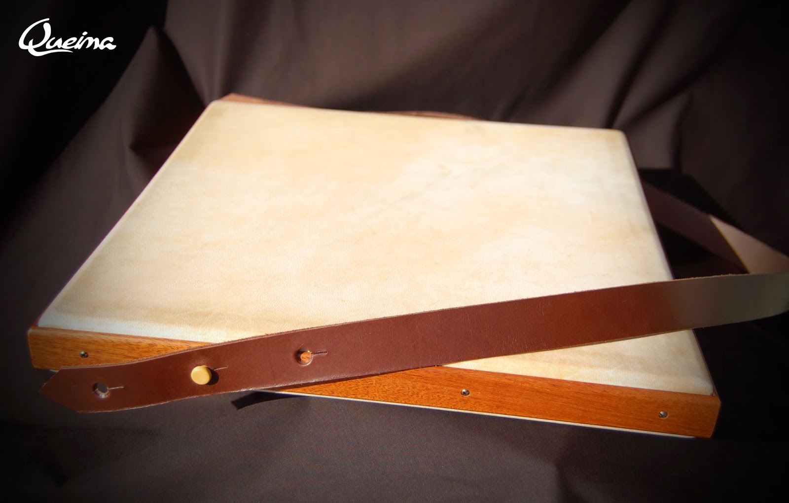 Instrumentos tradicionais: - Pandeiro