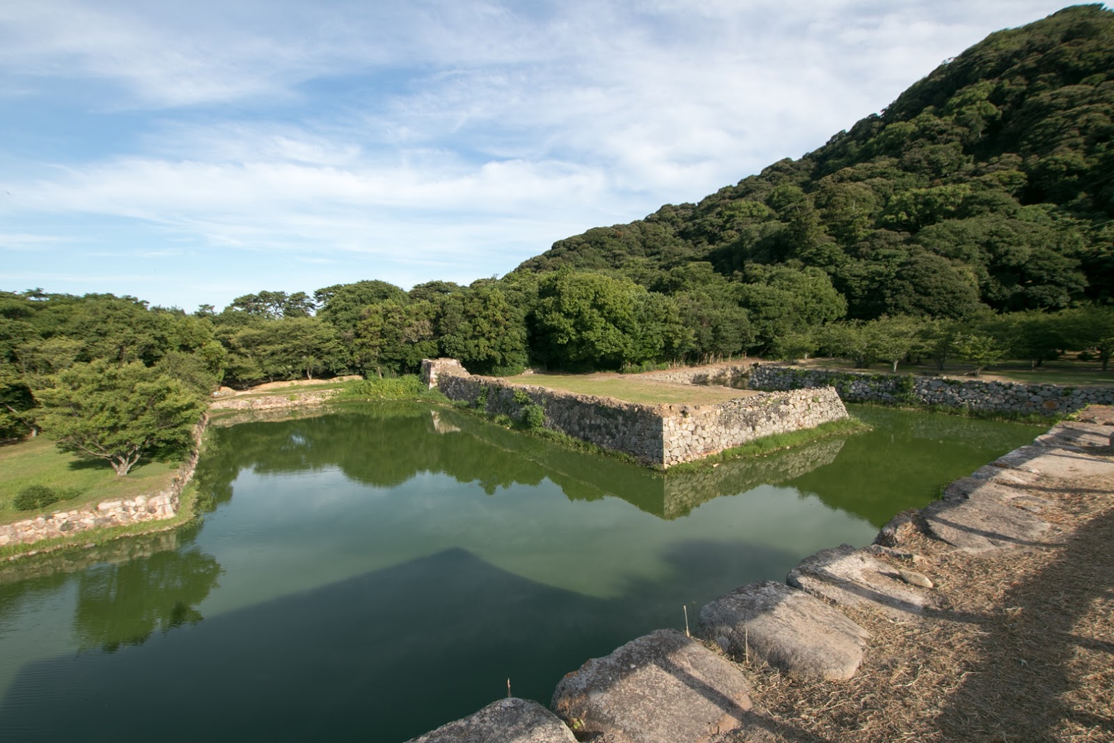 Hagi Castle -Beautiful combination of mountain, sea and stone walls ...