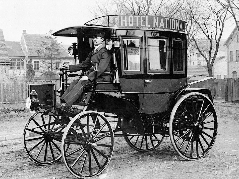Early Automobiles – 26 Historic Vintage Photos Captured People Driving ...