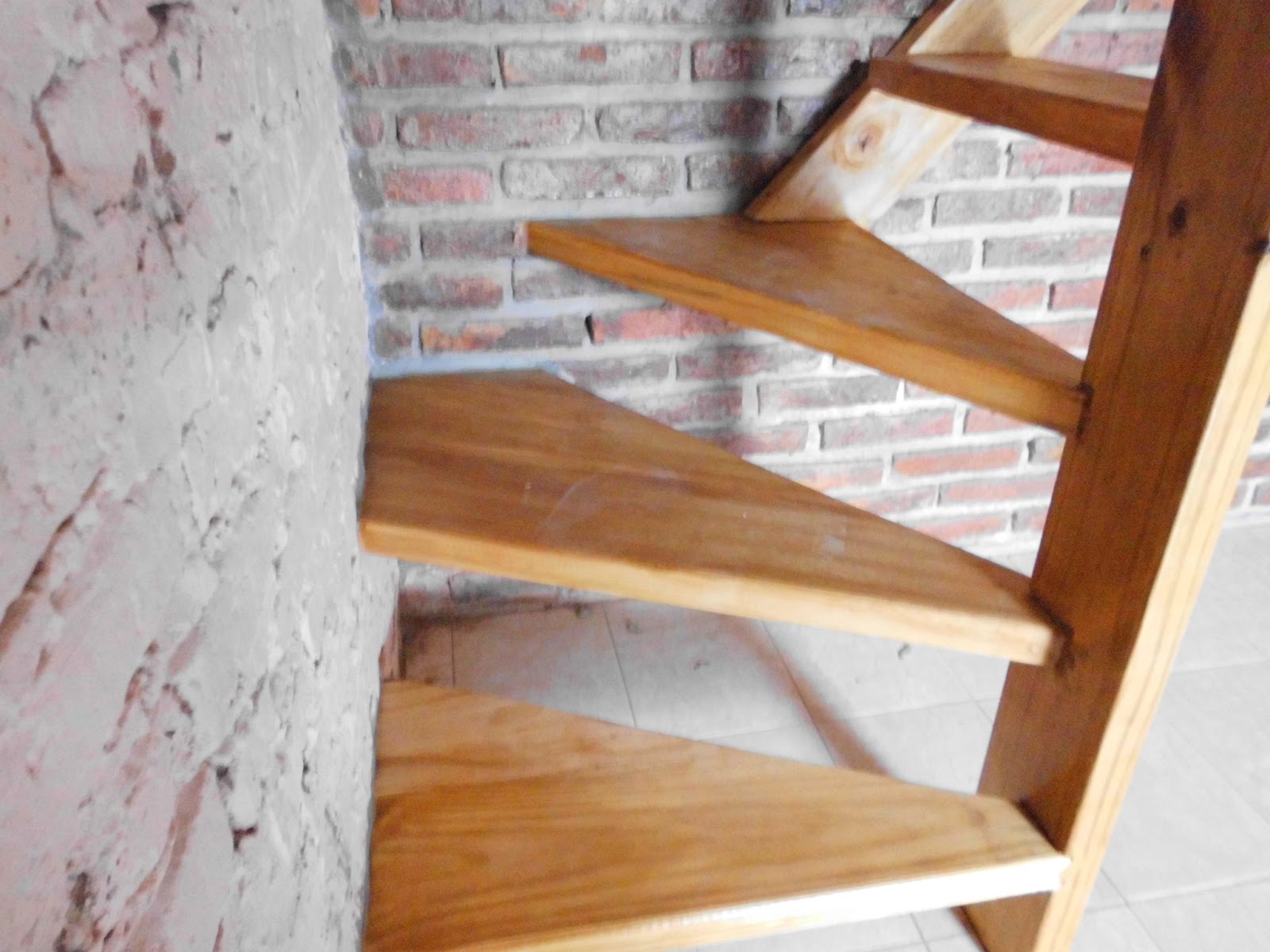 Entrepisos de madera, escaleras.