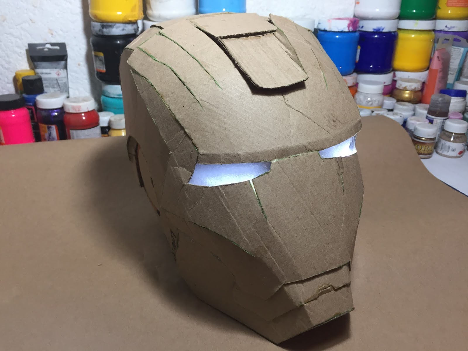 Como hacer un casco de Iron Man de cartón