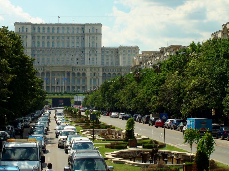 Gebouwen en Geschiedenis: Het Volkspaleis, drie records voor 1 gebouw ...