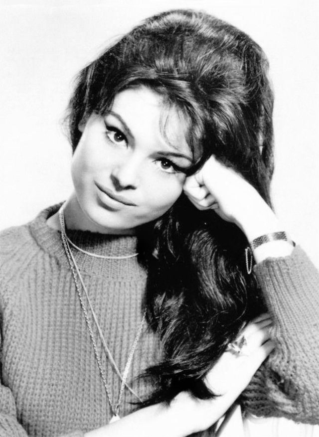 Israeli Classic Beauty: 35 Fabulous Photos of Daliah Lavi in the 1960s ...