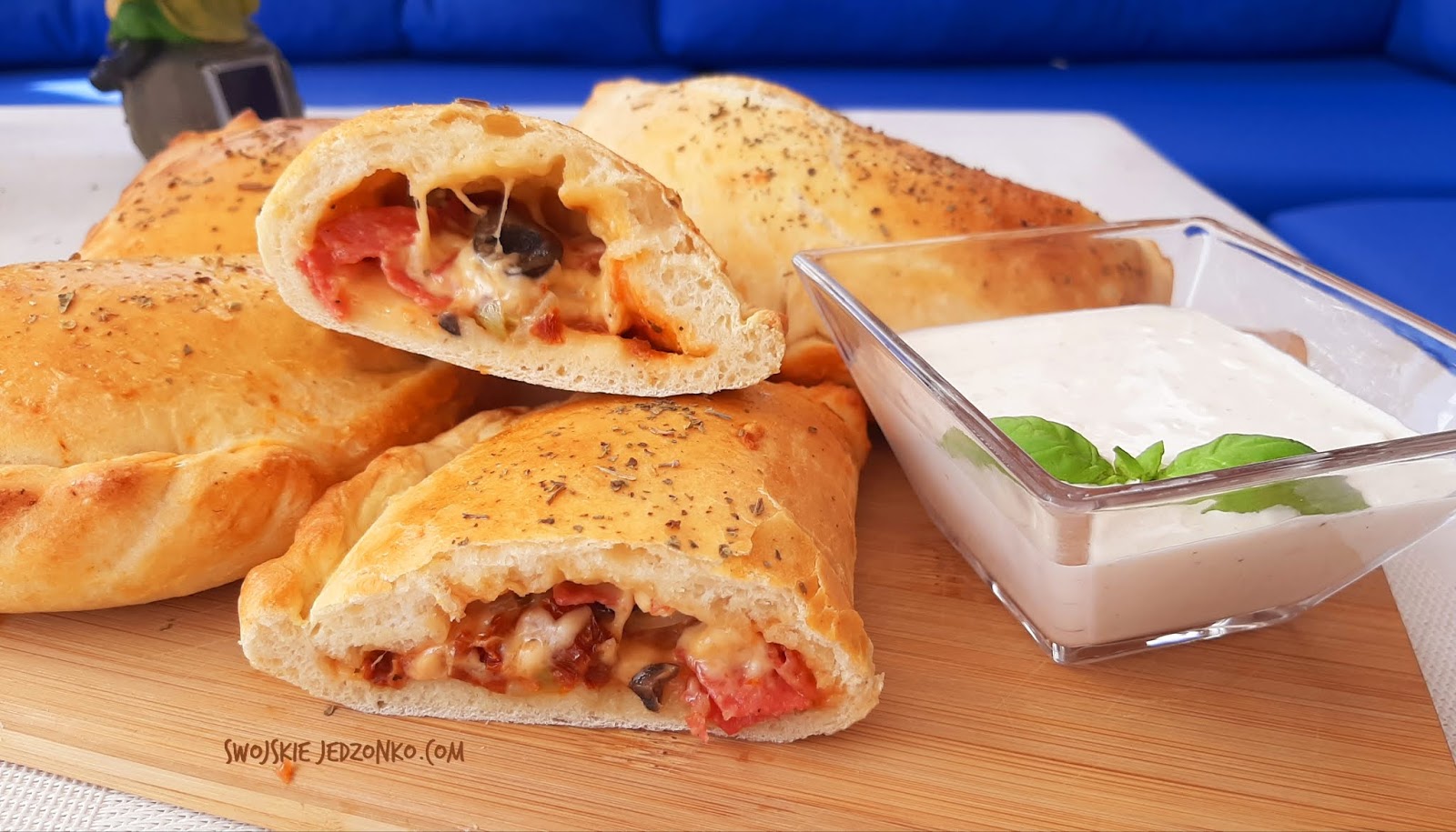 Calzone -pizzowe pierogi.pizza inaczej - Swojskie jedzonko