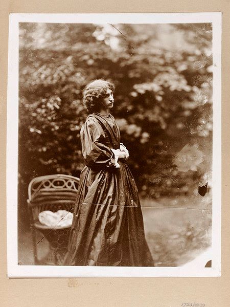 Jane Morris pre raphaelite Muse (and her daughters): Jane Morris, posed ...
