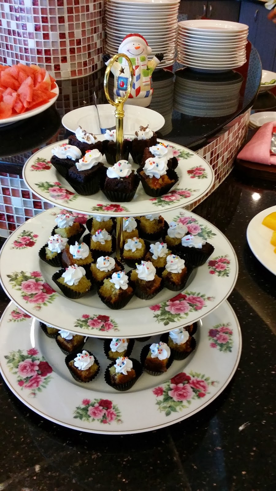 Xing Fu: SNACKS SERVED ON A DAINTY 3-TIER SNACK TRAYS