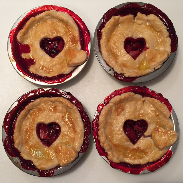 Polka-Dotty Place: Mixed Berry Personal Pies
