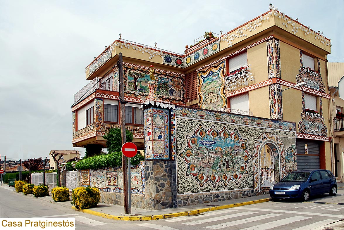 Obras de Arte de Casa Pratginestós: MURALES EN LAS FACHADAS DE LA CASA