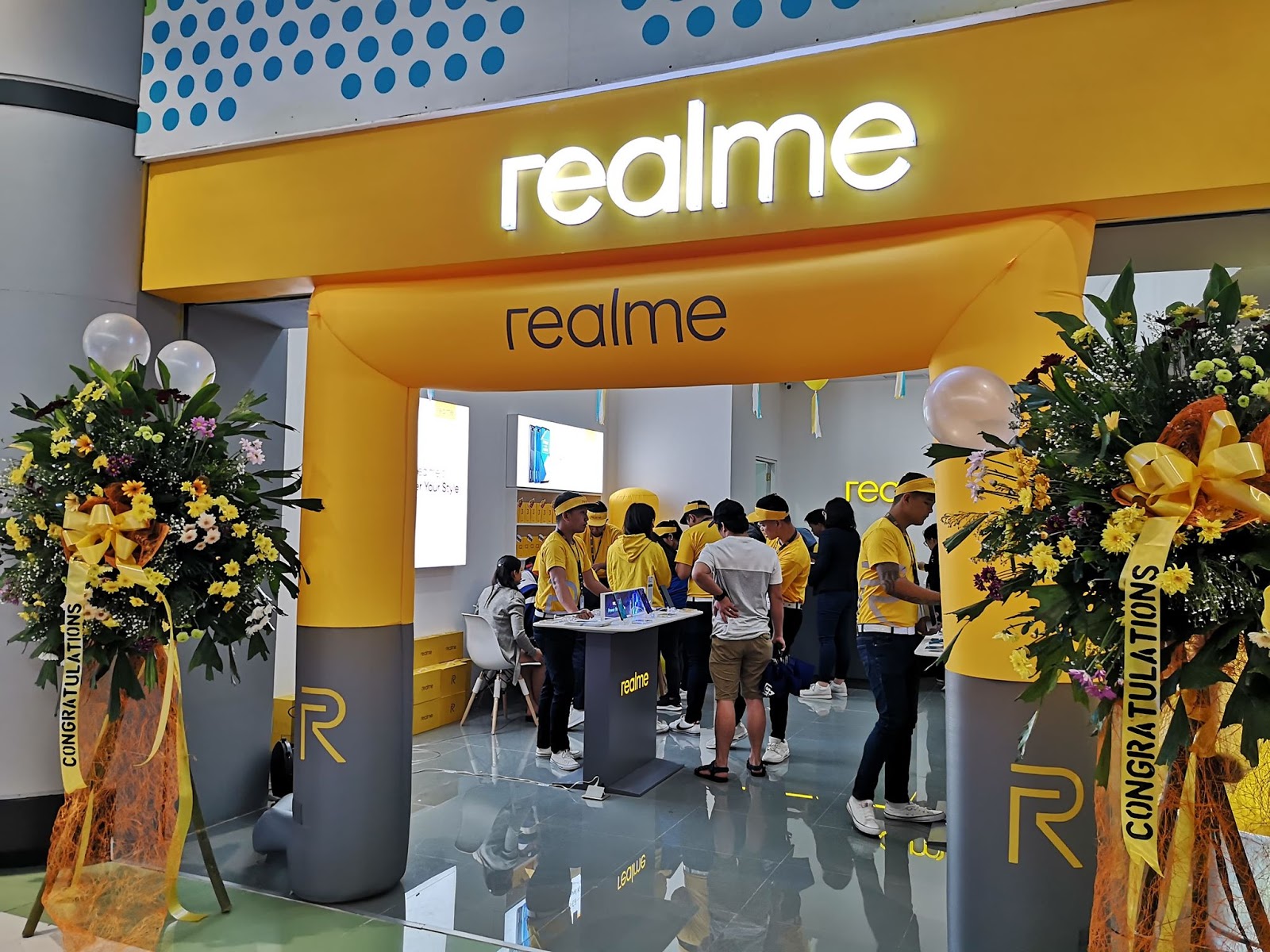 Lemon GreenTea: realme opens first concept store in SM City Fairview