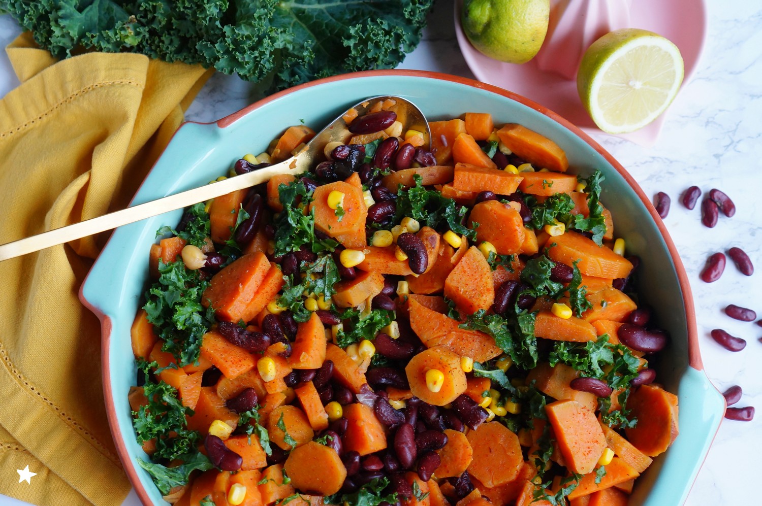 Farine d'étoiles: Salade haricots rouges, patates douces, maïs, kale