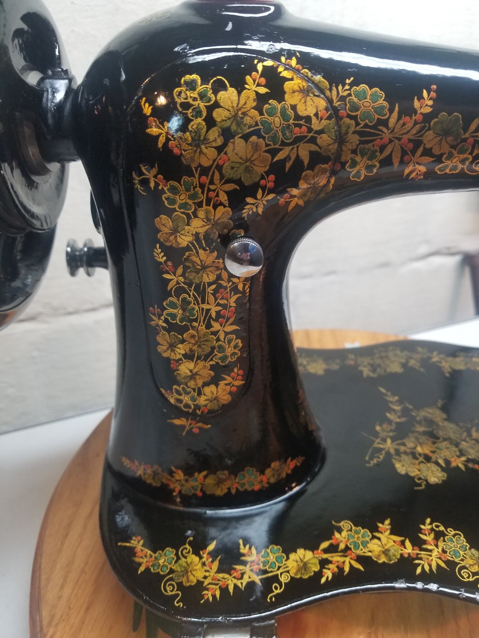 Selby Sewing Machines: 1889 Singer VS2 with Floral Decals
