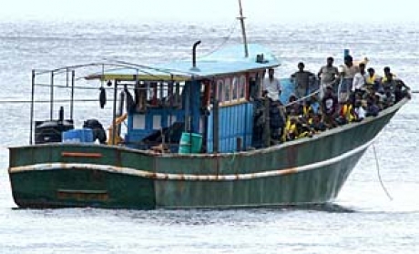 அவுஸ்ரேலியா அருகே படகு மூழ்கியது - 70 க்கும் மேற்பட்டோரை காணவில்லை ...