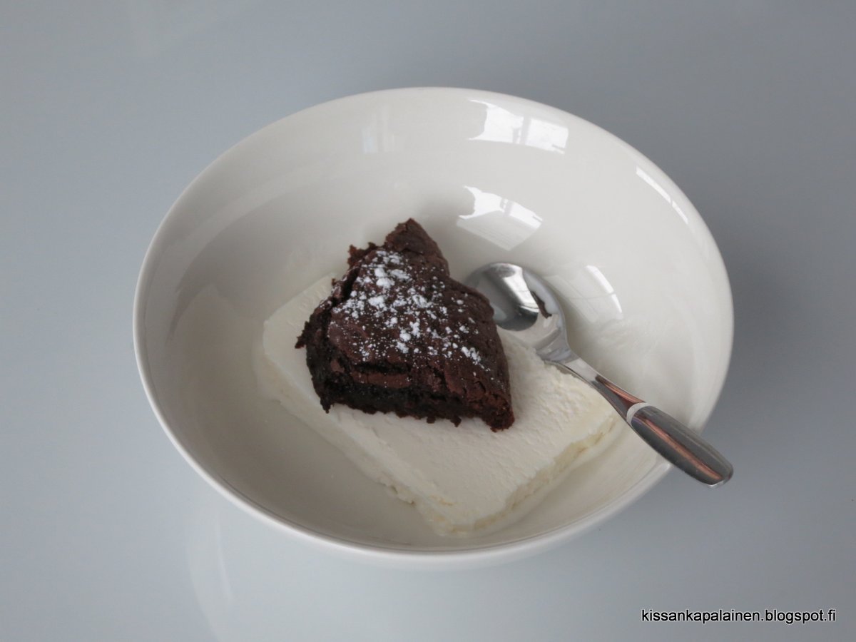 Kissankäpälä: Mutakakku, mud cake