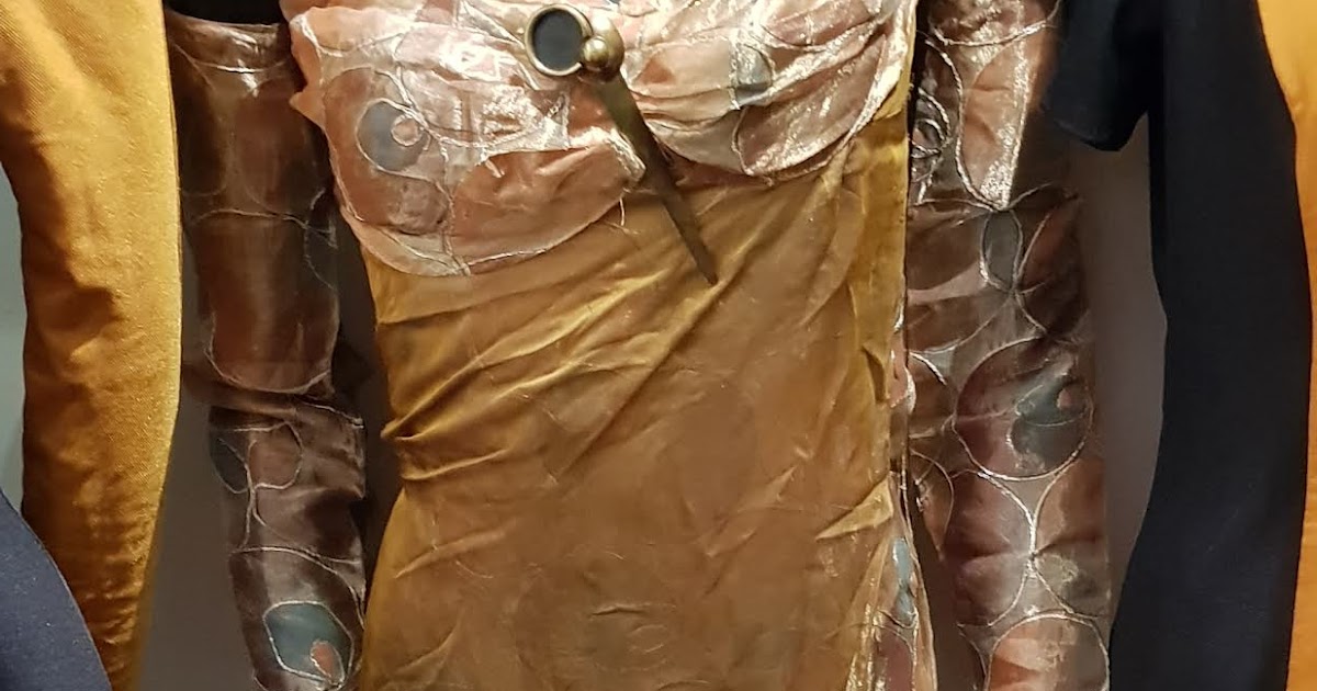 Polonthi's Universe: Aluura (Symba Smith) Costume - DS9 Dabo Girl - SOLD