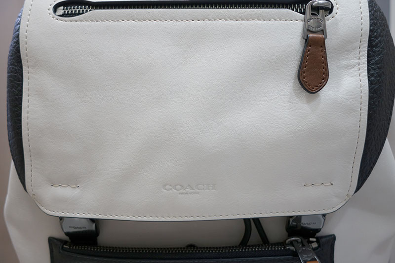 ゆるりブログ: COACH(コーチ)のマンハッタン バックパック ミックスド レザー(57759)の意表を突くカラーリングに心を砕かれる :)