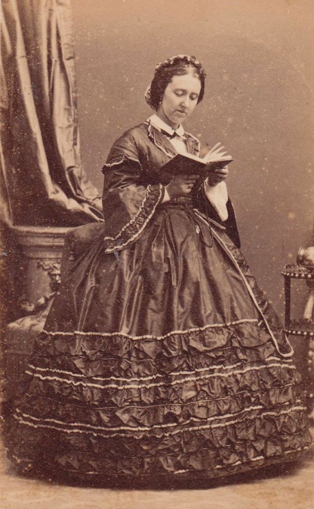 30 Elegant Photos Show the 1860s Women’s Dress Styles ~ Vintage Everyday