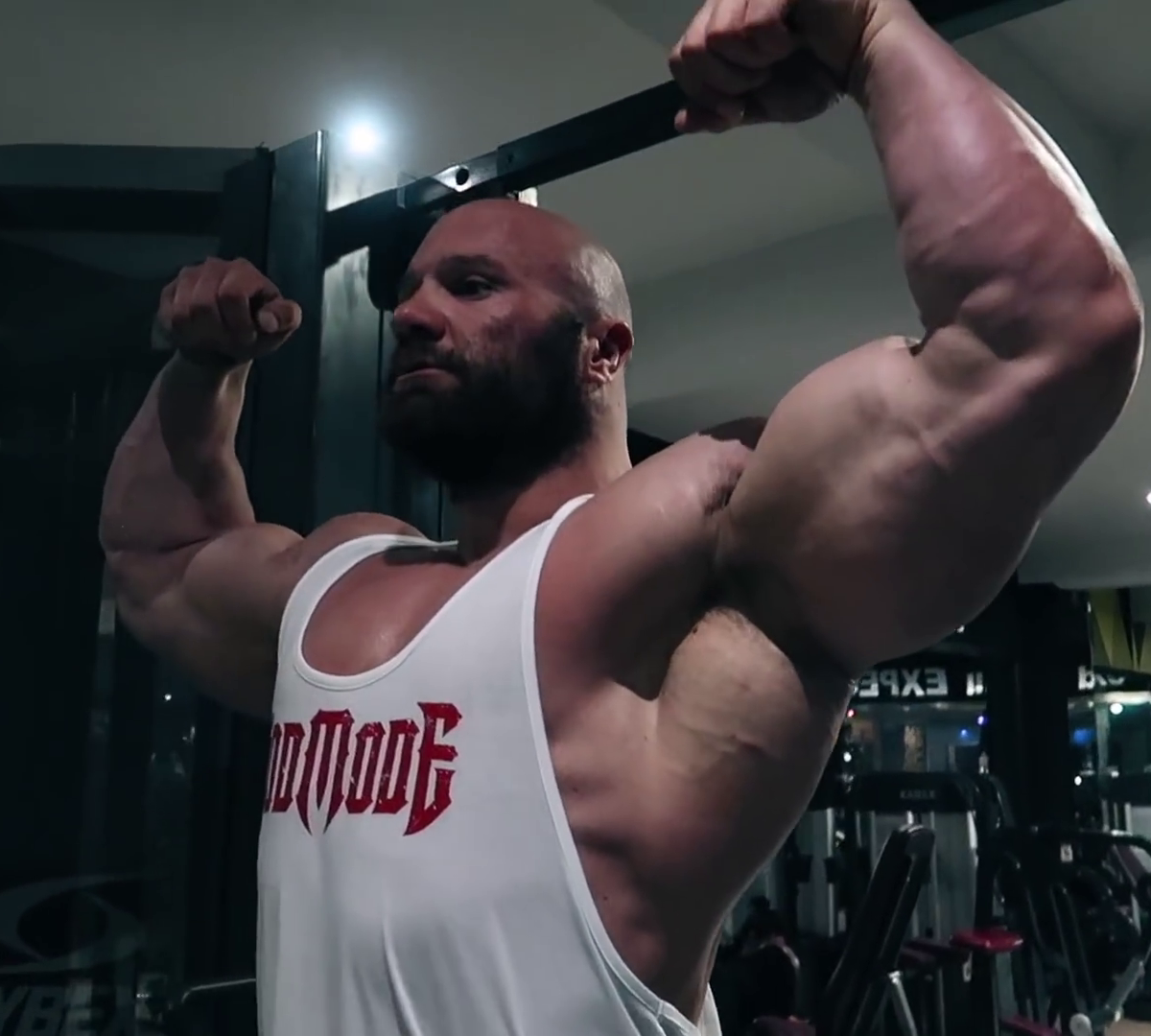 Muscle Lover: German muscle beast Tobias Hahne