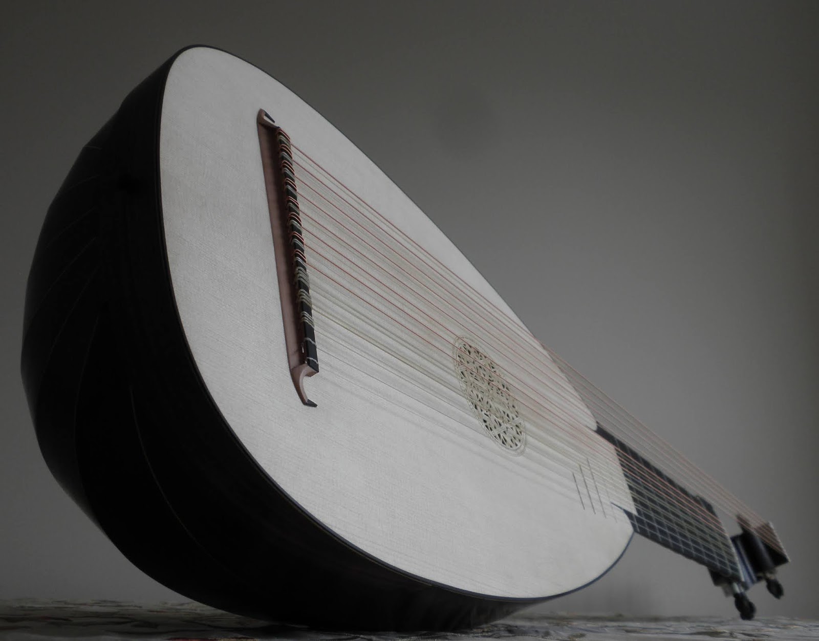 Buying a Lute: Baroque lutes