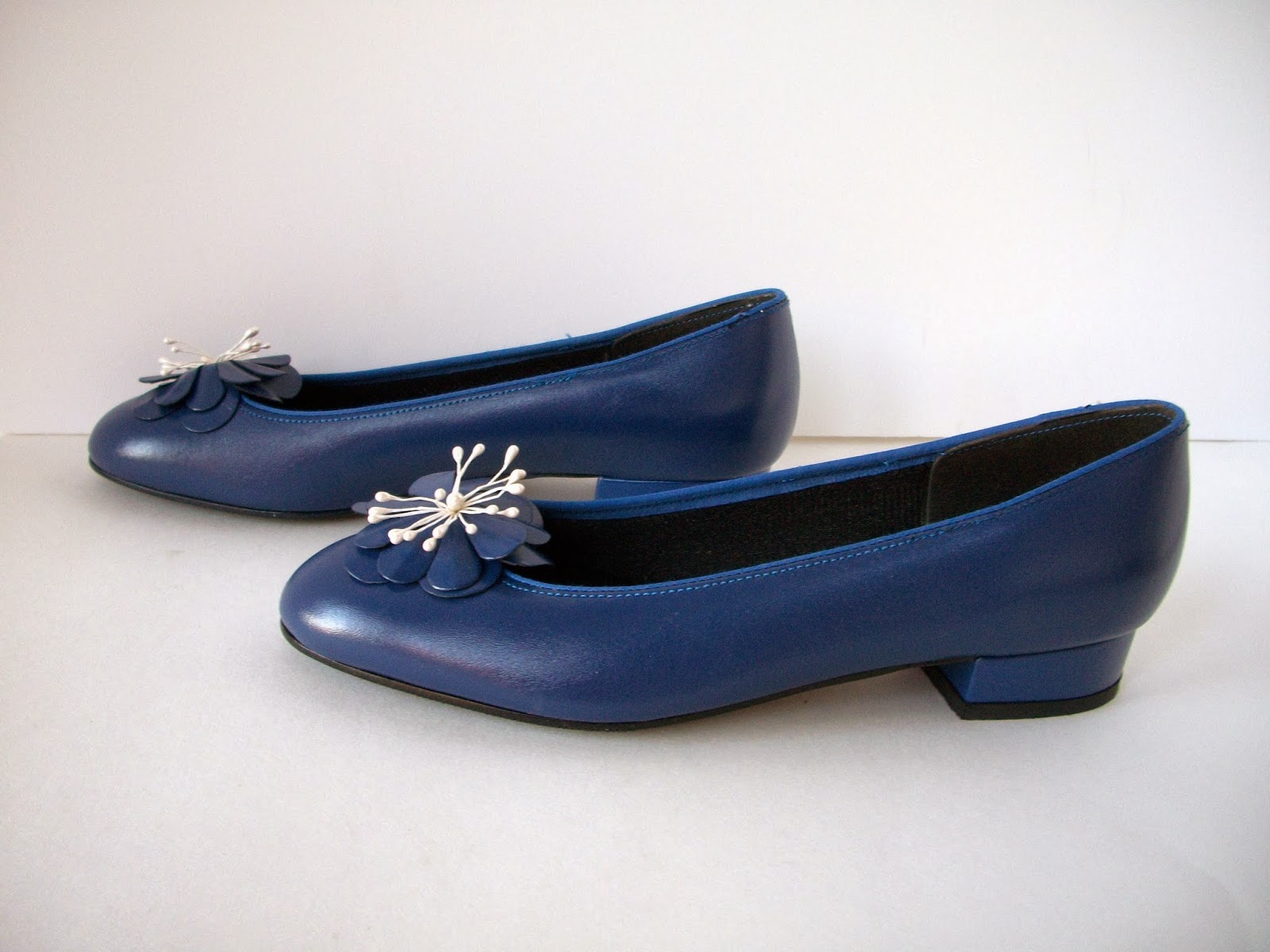 Still Stunning Vintage Resale: Tic-Tac-Toes Periwinkle Blue Leather ...