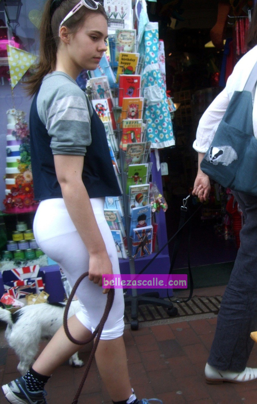 Chicas guapas con ropa transparente | Mujeres bellas en la calle