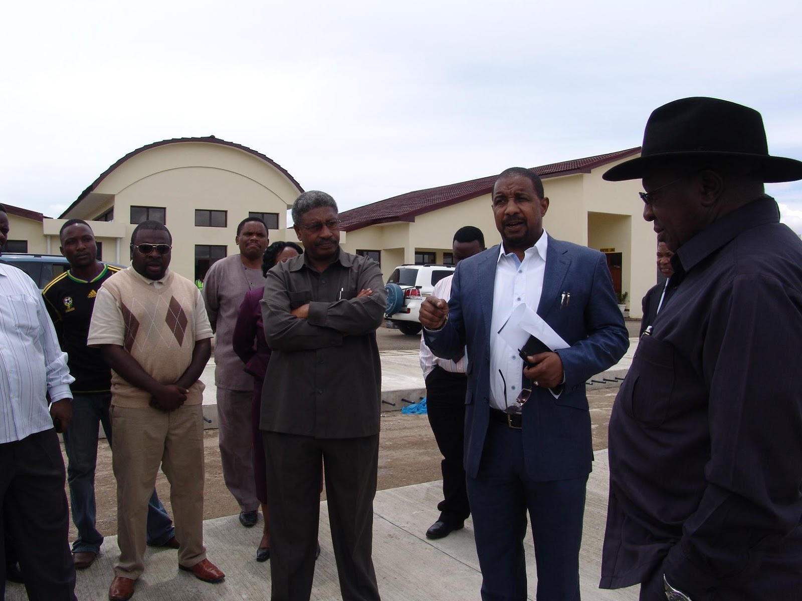 MATUKIO @ MICHUZI BLOG: DK. HARRISON MWAKYEMBE ATEMBELEA UWANJA WA ...