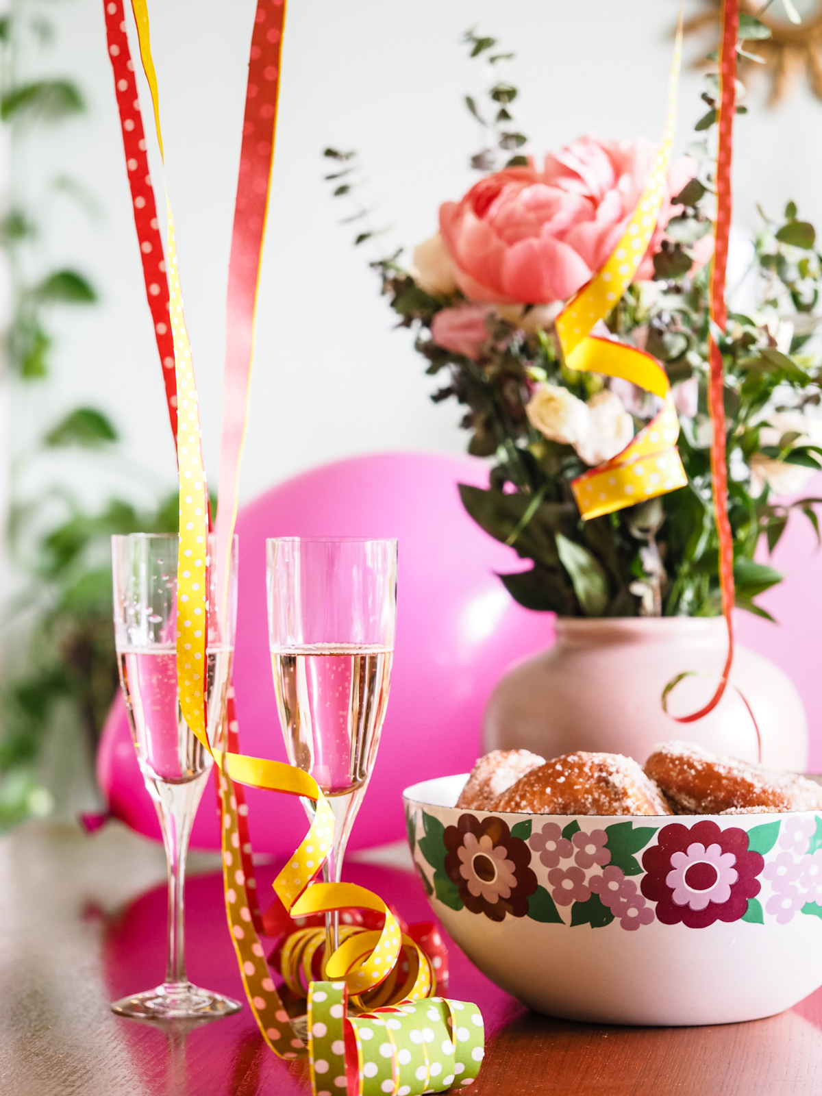 HAUSKAA VAPPUA! — Keltainen kahvipannu