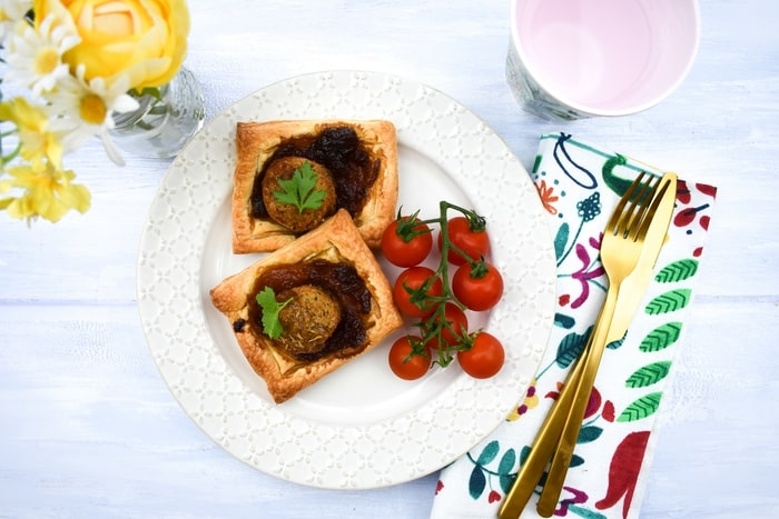 Mini Falafel Onion Pies - theveganlunchbox.co.uk