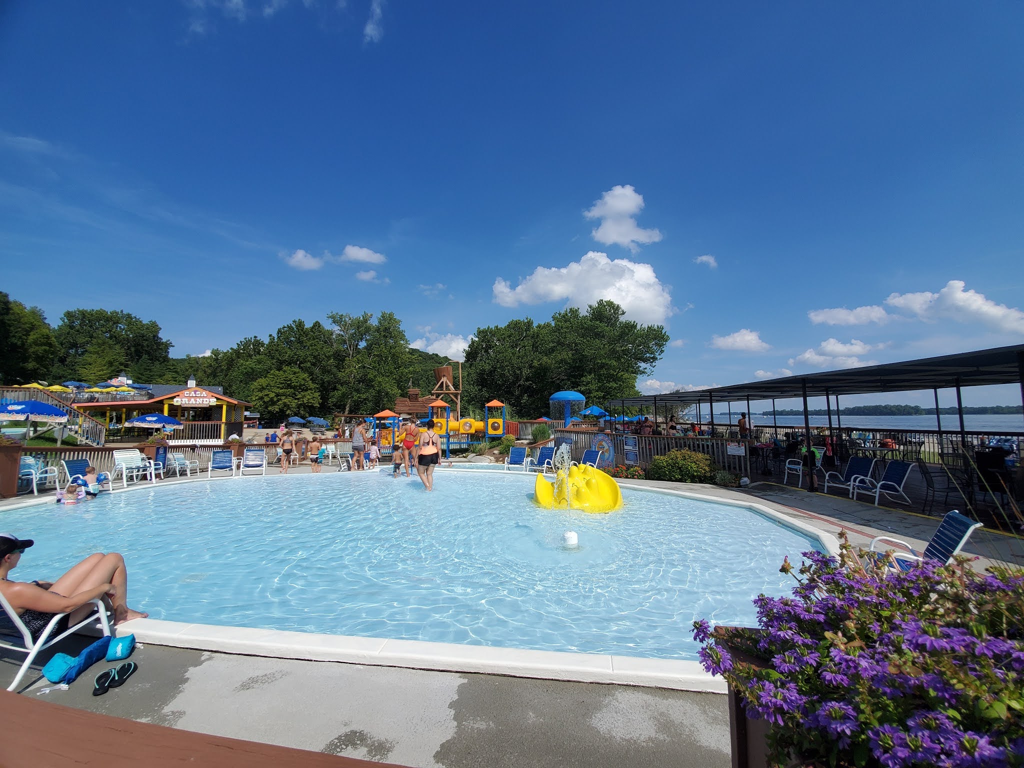 Play St. Louis: Raging Rivers Waterpark, Grafton