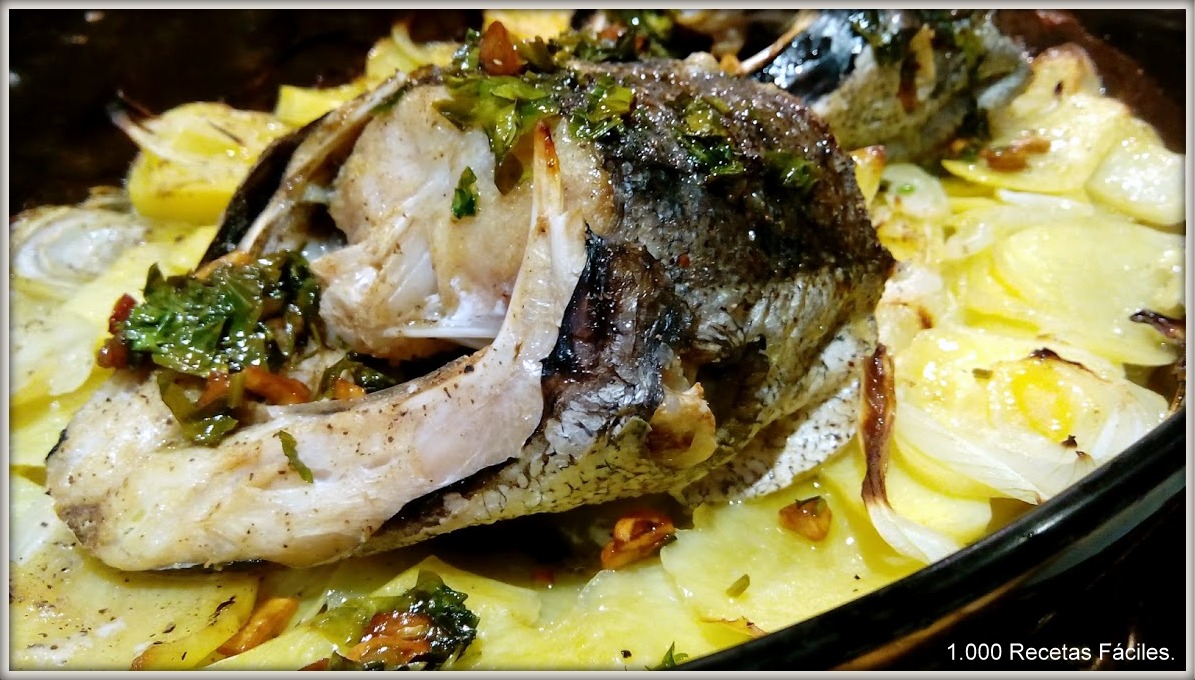 1.000 Recetas Faciles: Cogote de merluza al horno con patatas zapateras.