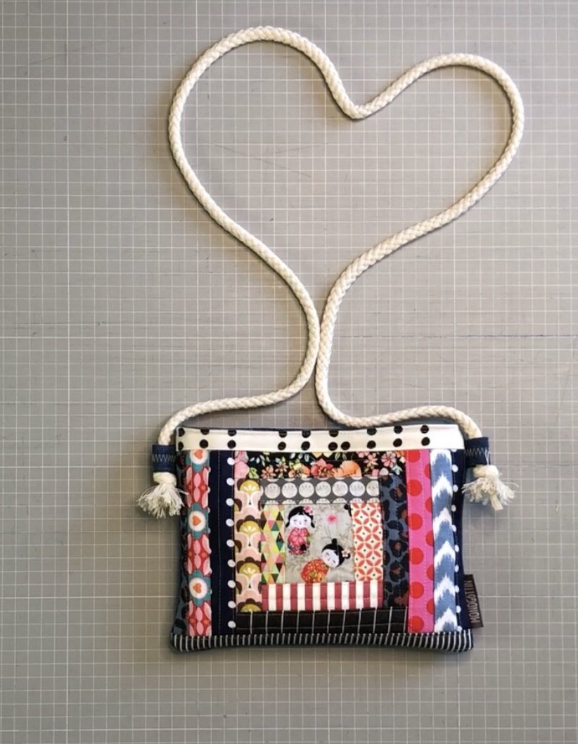 kleine Tasche mit Patchwork nähen - einfach und kostenlos - Mondgöttin