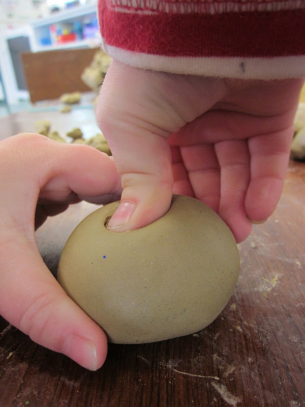 Mairtown Kindergarten: Clay pinch-pots