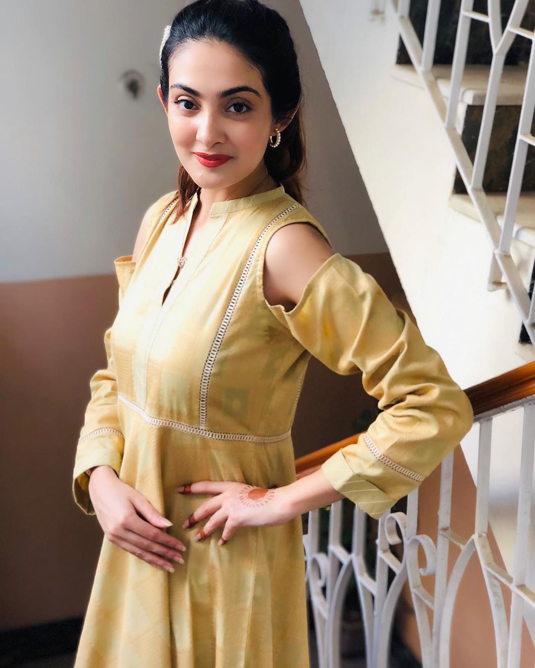 Actress Alizeh Tahir with her Husband New Awesome Pictures | Daily ...