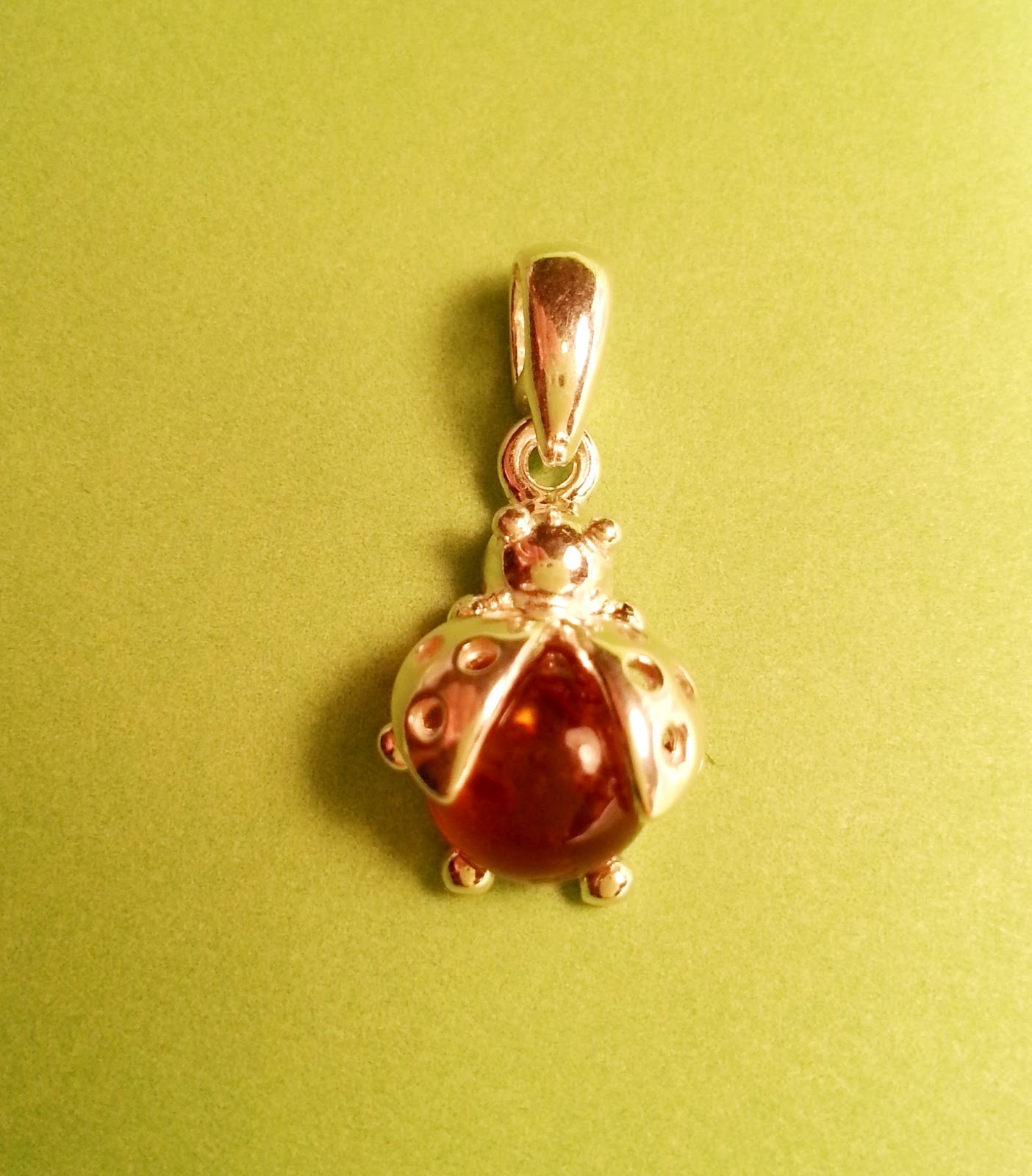 Ámbar del Báltico: Animales de ámbar y plata de ley.