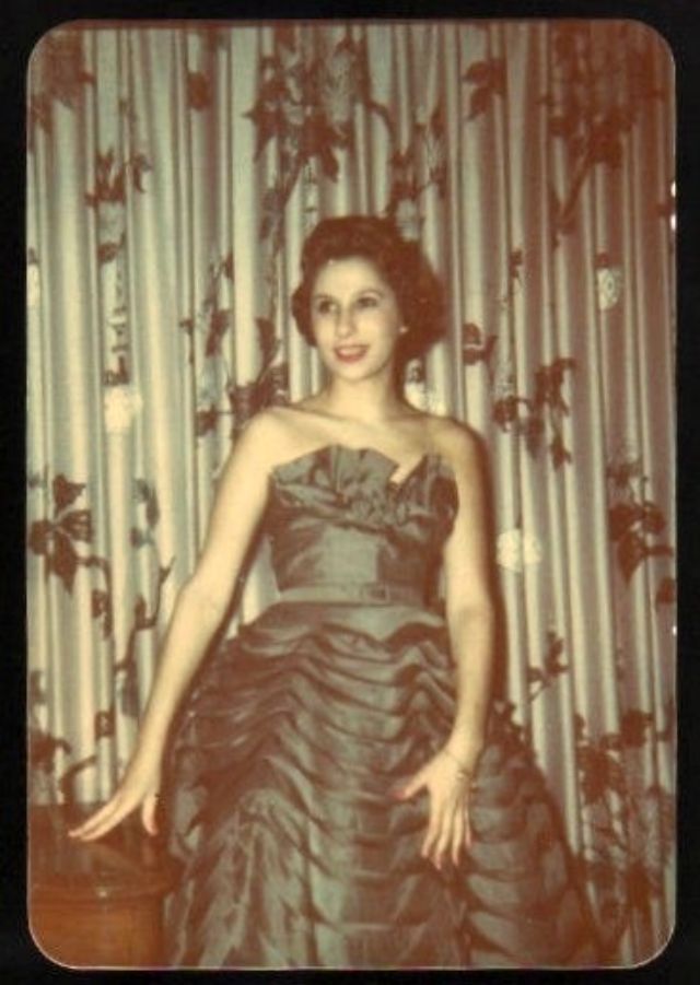 Glamorous Photos That Defined Prom Dresses Through the Years of the ...