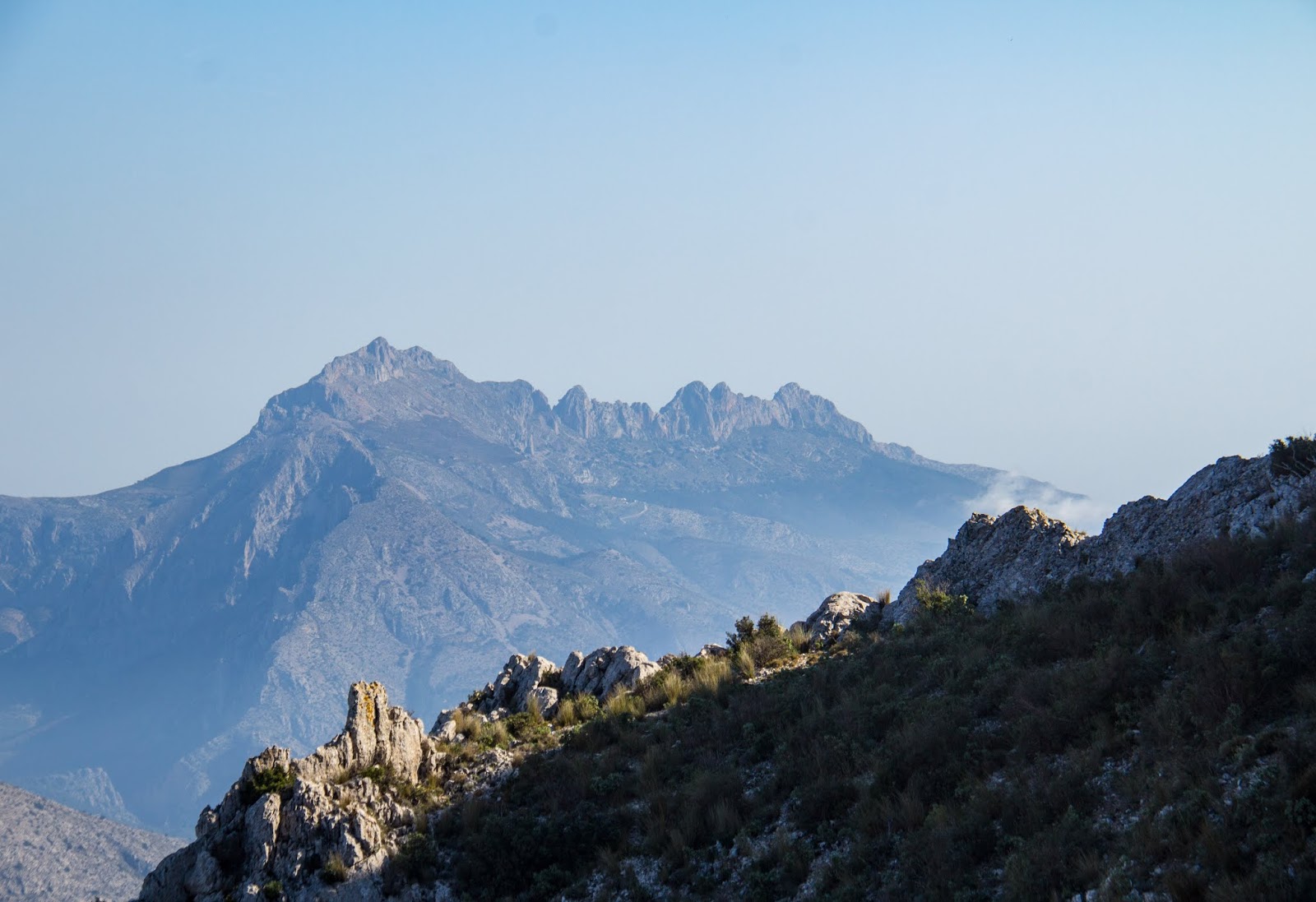 EL MADALLAR, EL PENYÓ ROC Y EL PENYÓ MULERO, DESDE LA FONT DEL PI.