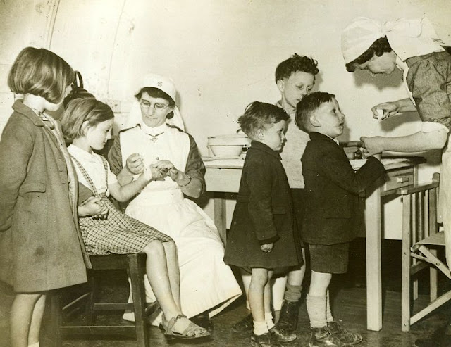 48 Emotional Pictures That Capture Everyday Life of Children During ...