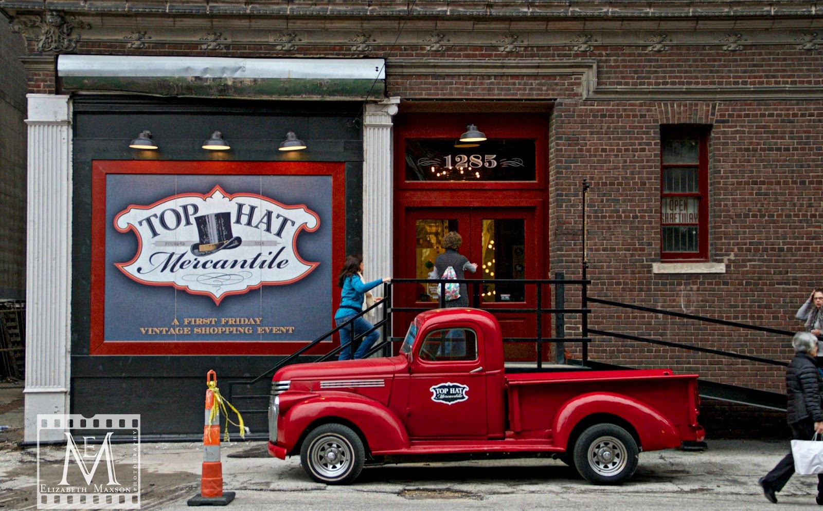 The Adventures of Elizabeth: Exploring Top Hat - It's all in the details!