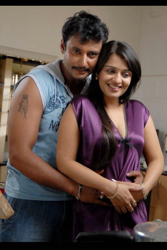 KANNADA GALLERY: Nikitha Stills in Prince Kannada Movie
