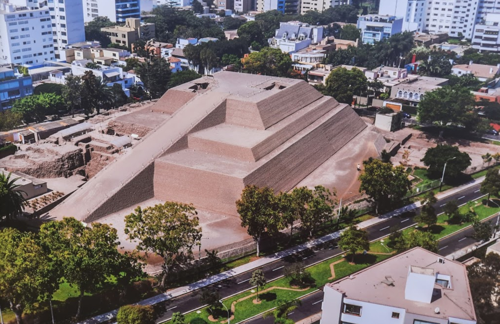 NephiCode: Lima huaca: Huallamarca